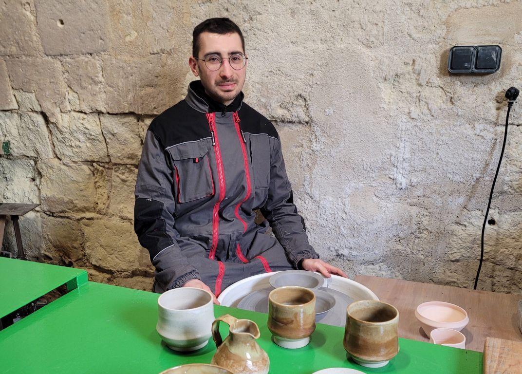 Le jeune céramiste, Côme Marchais, lance son activité à Beaulieu-lès ...